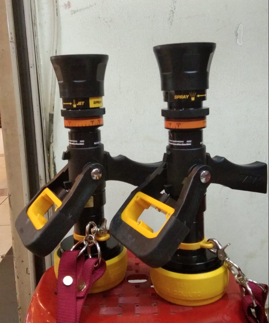 GUN NOZZLE WATER SPRAY PEMADAM